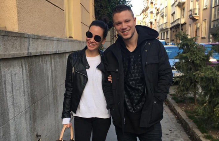 EKSKLUZIVNO SAZNAJEMO: PEVAČ RELJA POPOVIĆ IZAZVAO UDES – SVETSKI RADIO